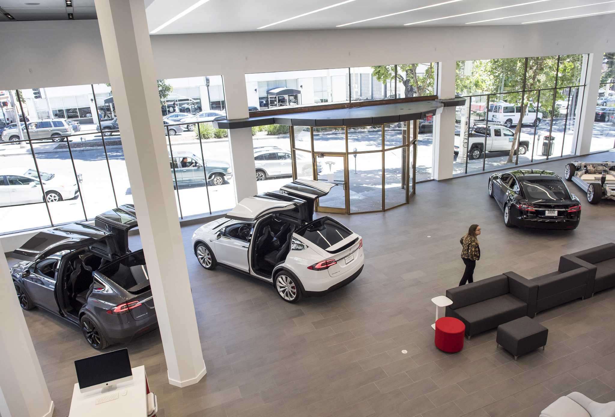 Tesla signs lease for its first San Antonio showroom