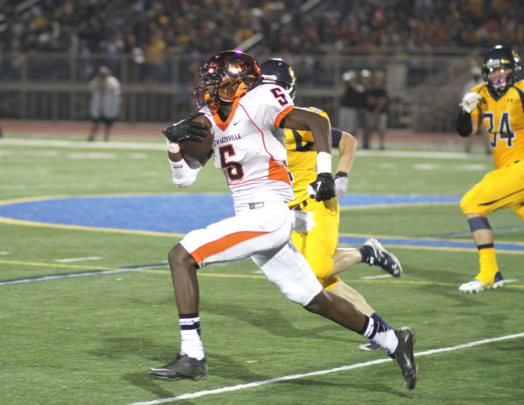 FOOTBALL: Edwardsville keeps rolling against Panthers