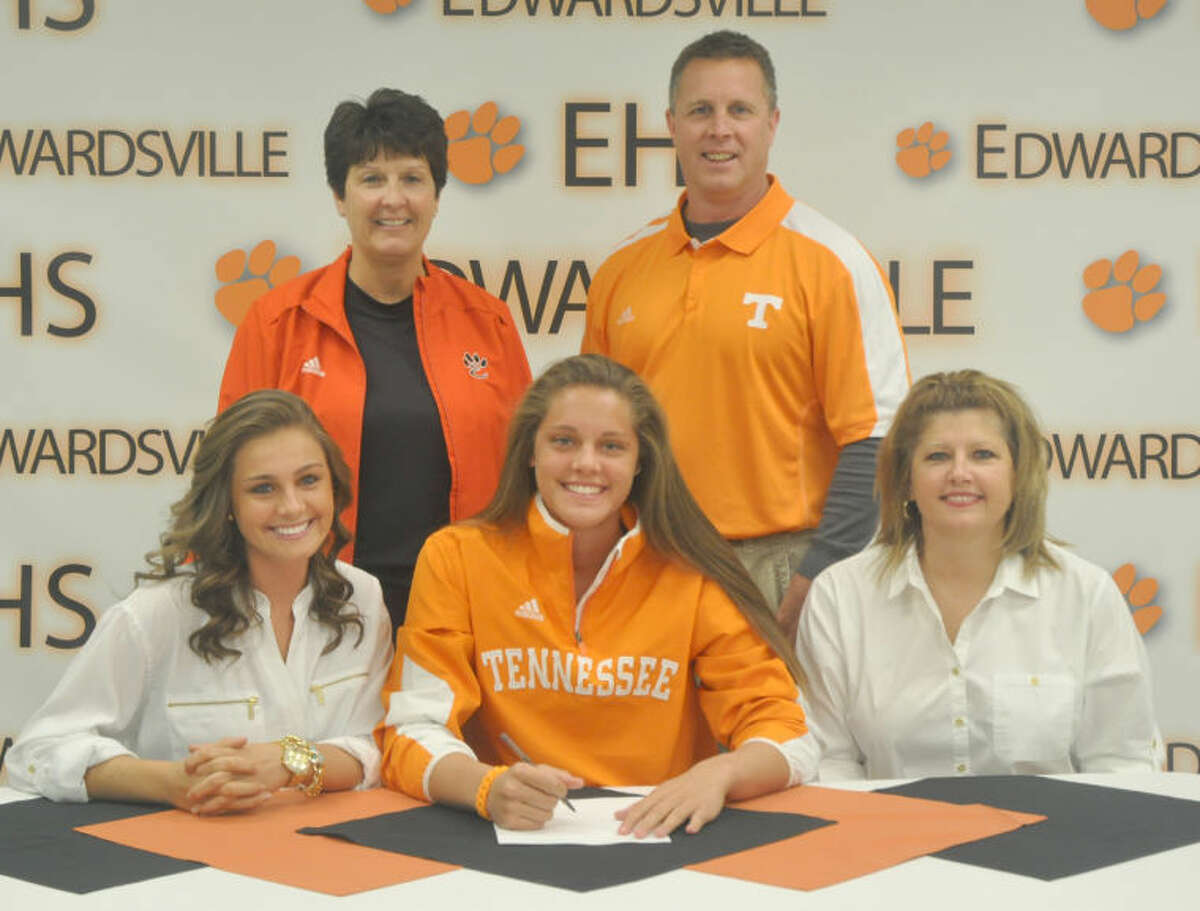 GIRLS' BASKETBALL: Dunbar makes it official with Tennessee