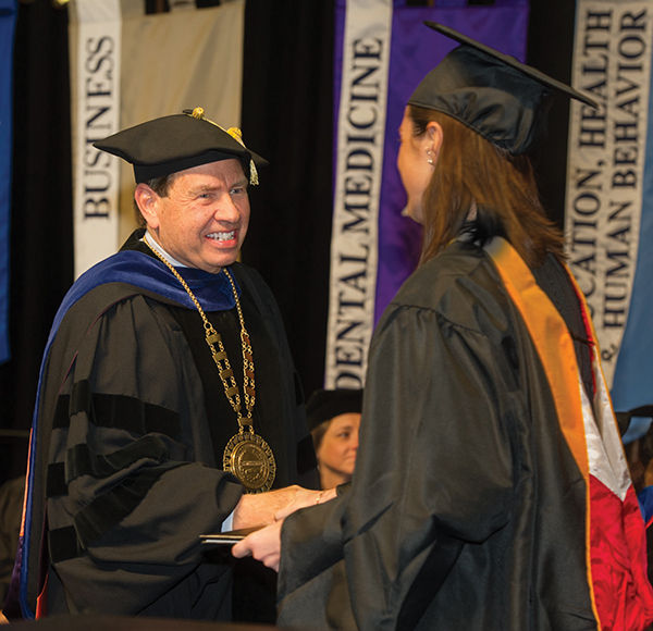 1,121 receive degrees in ceremony at SIUE