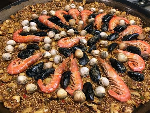 What color is paella? The answer, from a Barcelona chef