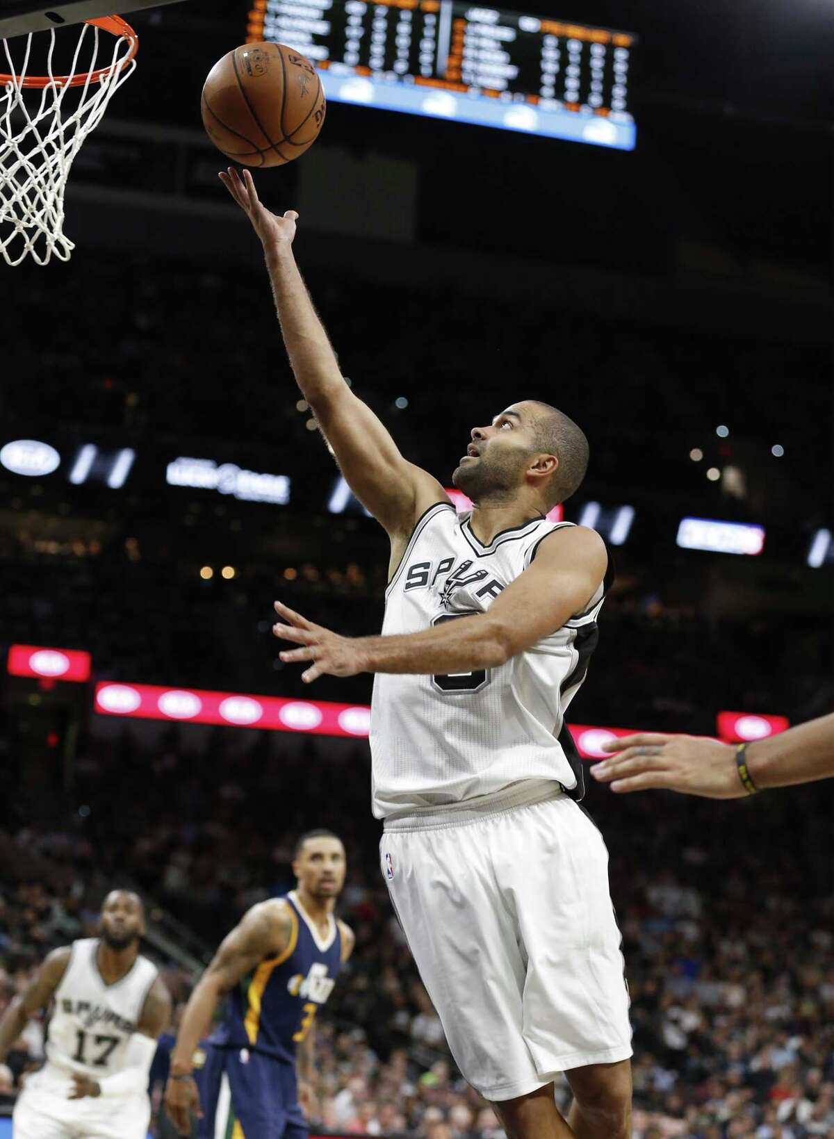 No longer a cub, Spurs' Tony Parker adjusts his role