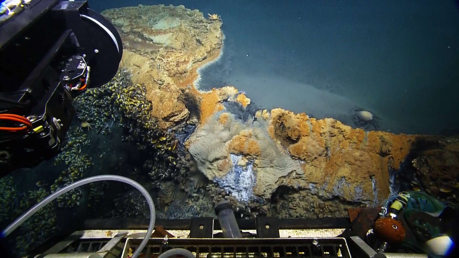 Watch the moment explorers enter the 'Jacuzzi of Death'