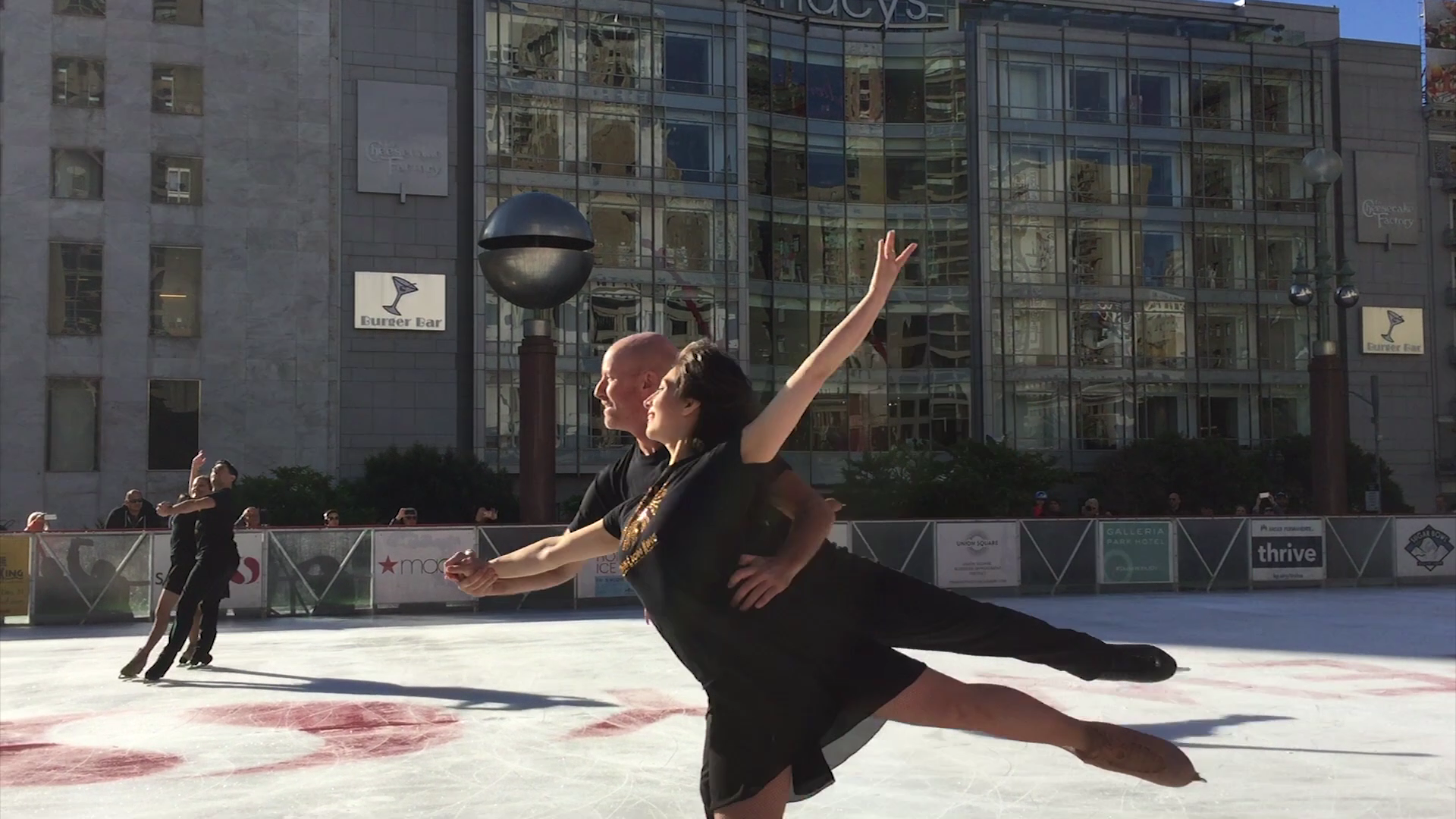 Ice rink delivers holiday spirit to Union Square, ready or not