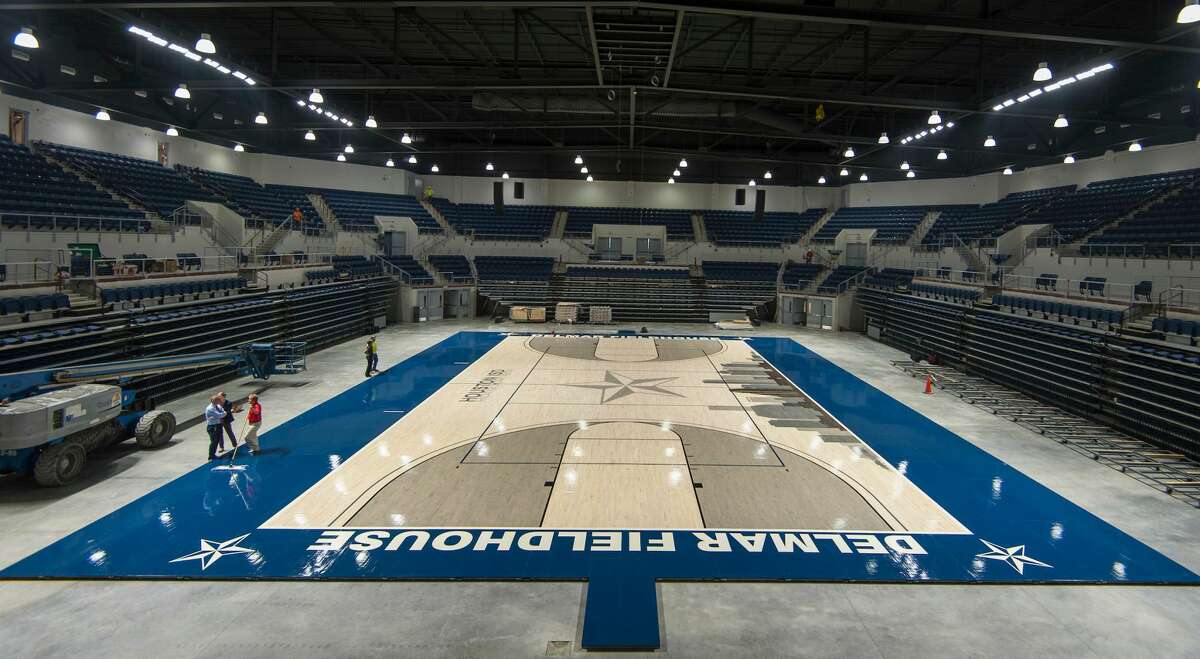 Time-laspe video shows HISD's Delmar Field House nearing completion