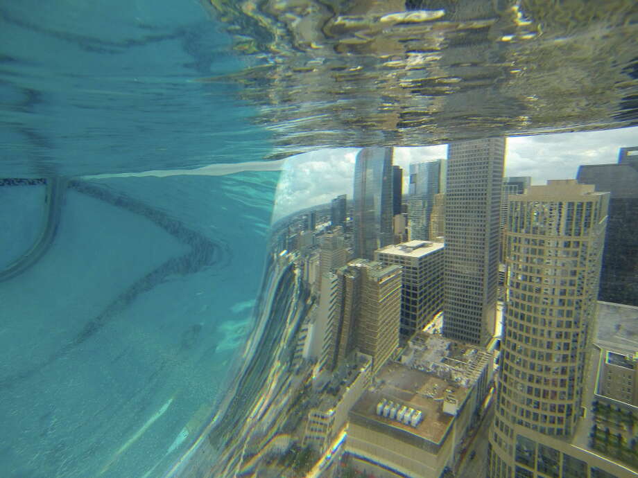 Market Square Tower's pool extends 10 feet beyond rooftop - Houston ...