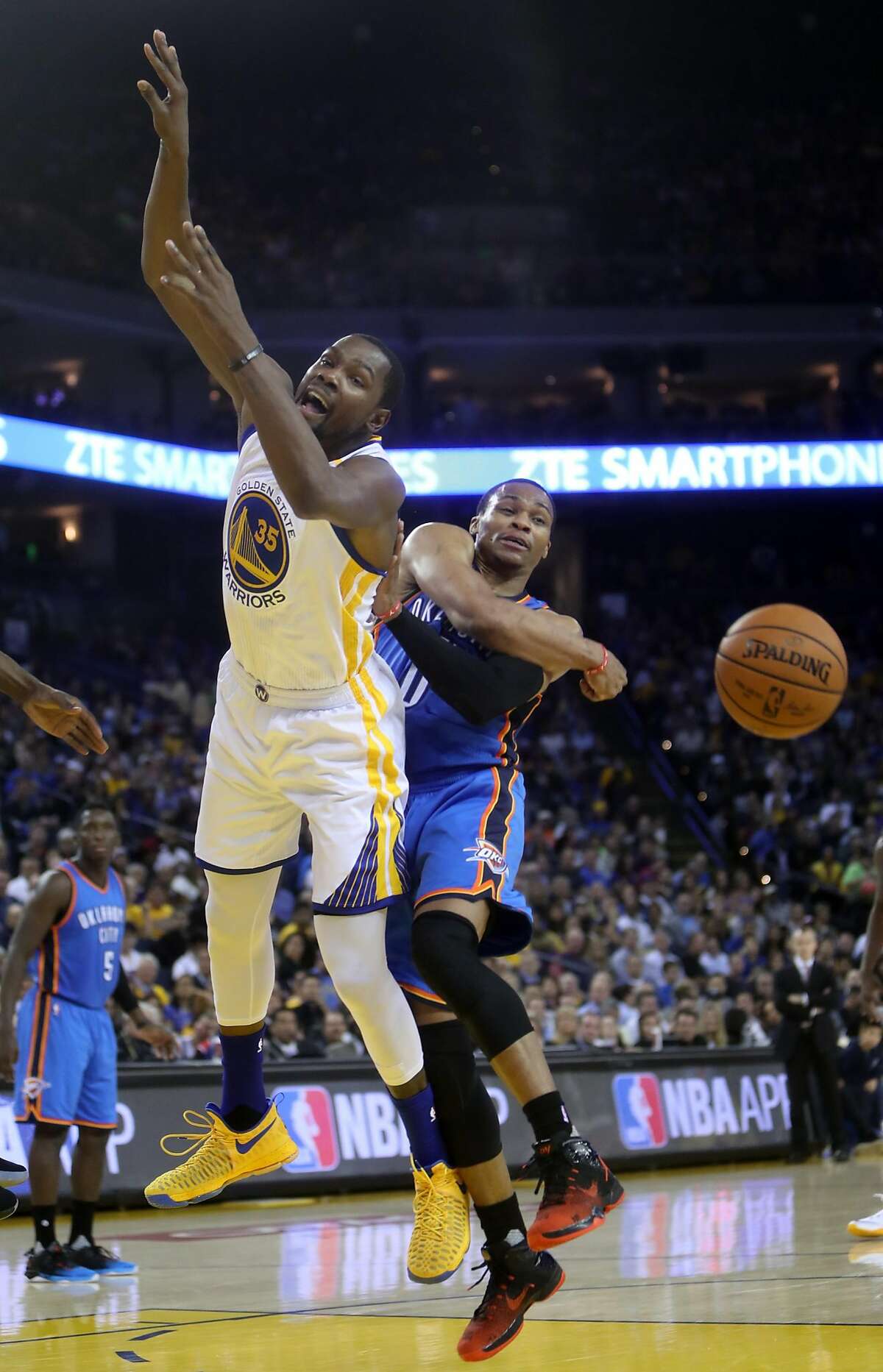 Kevin Durant powers Warriors to 122-96 win over his former team