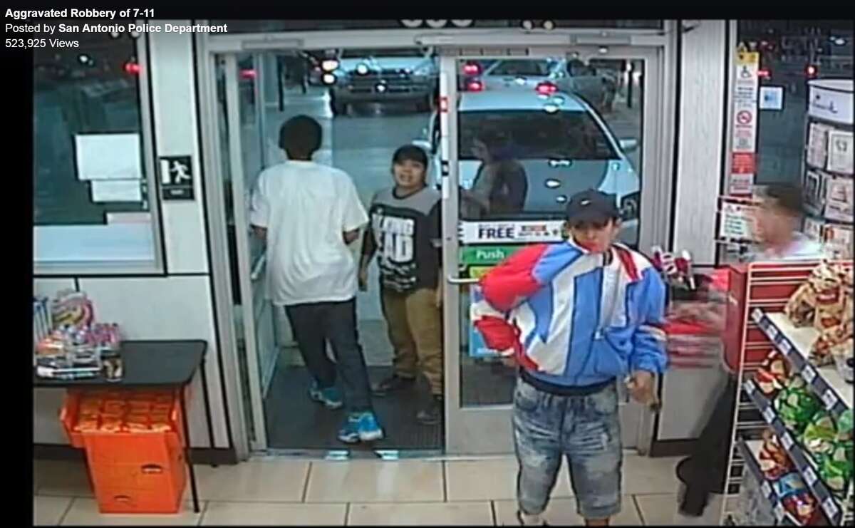 Video shows flash robbery with armed teens in S.A., police search for ...