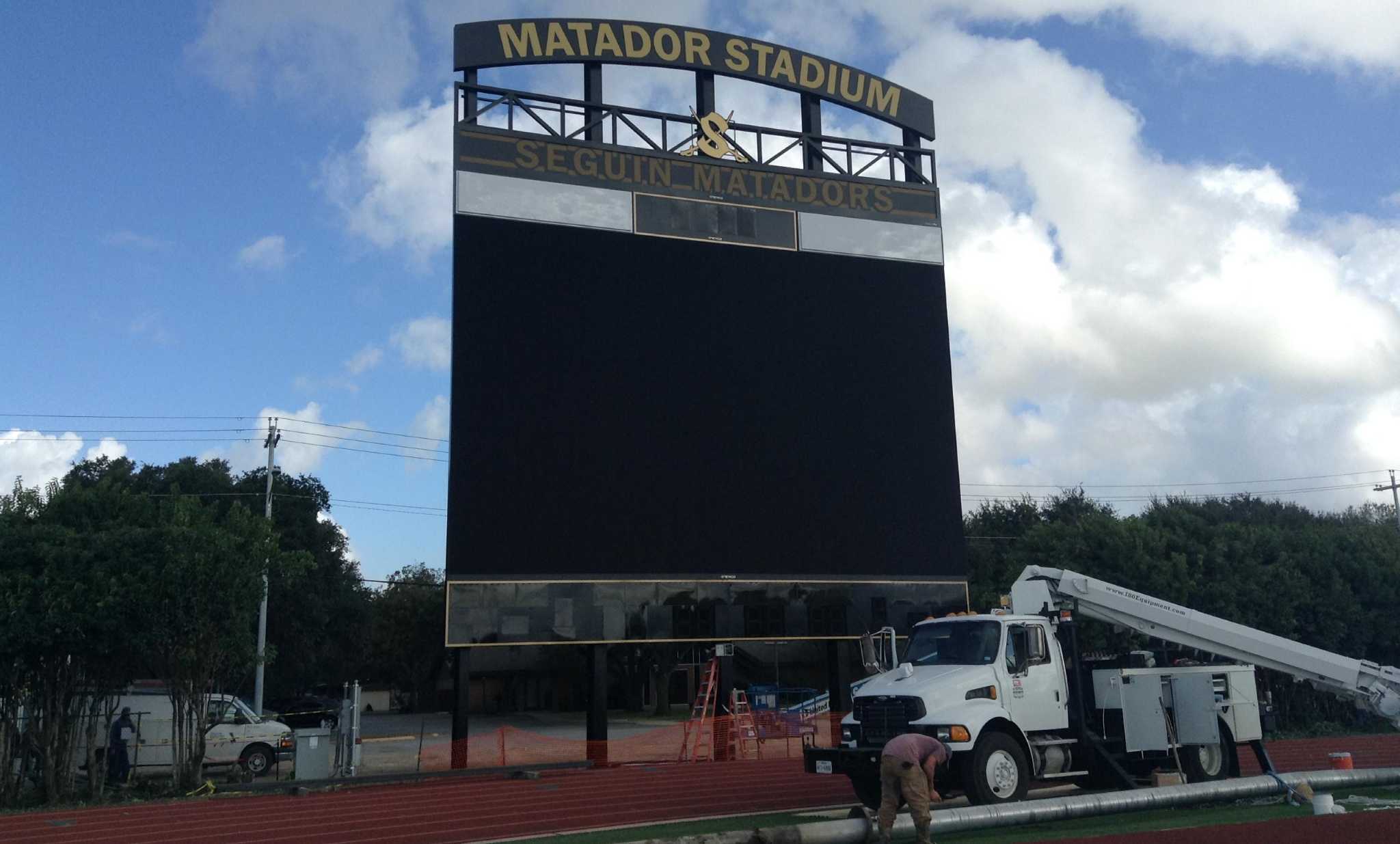 Seguin ISD unveils $1.35 million video scoreboard