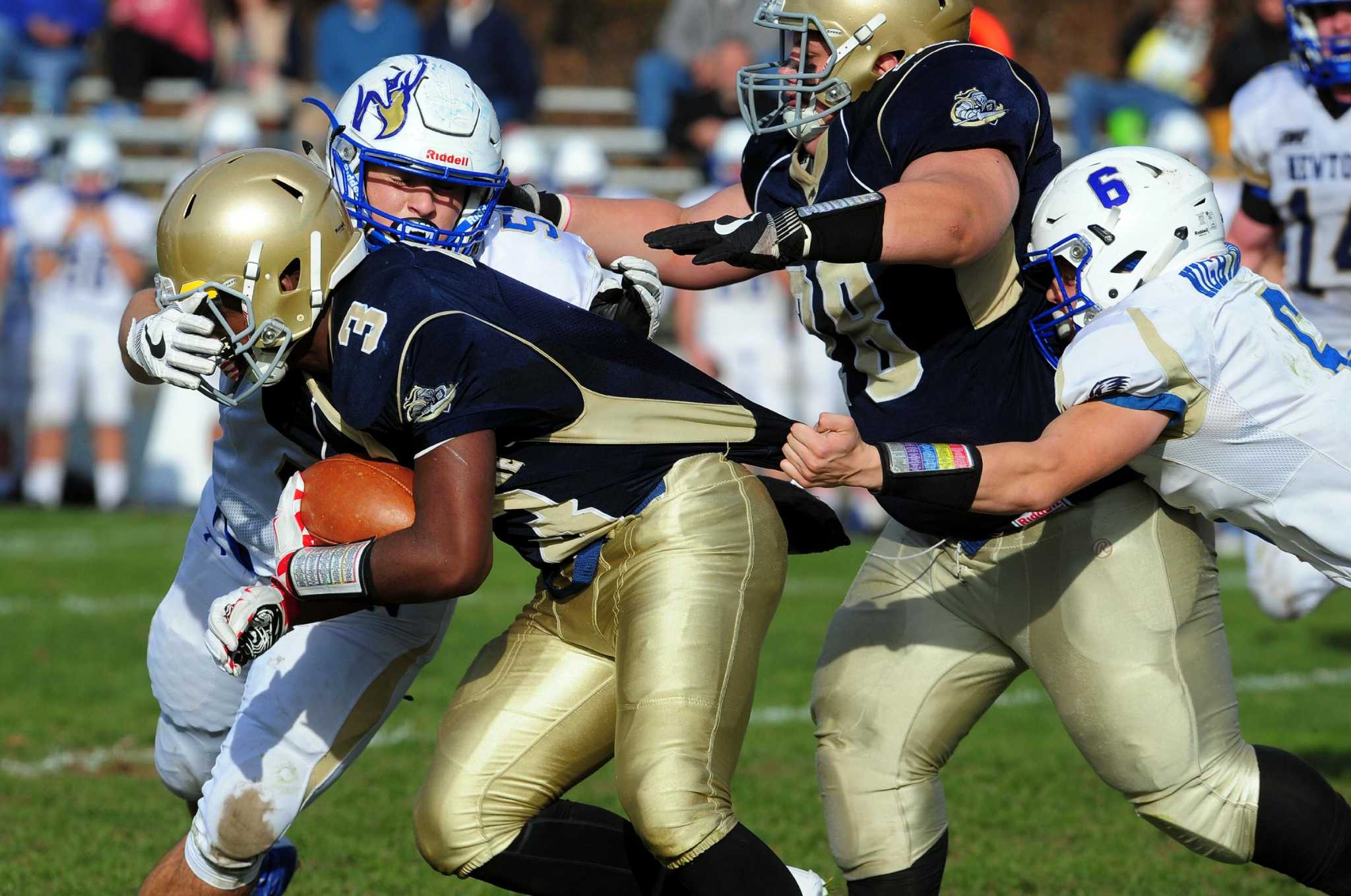 Newtown routs Notre Dame-Fairfield to remain perfect