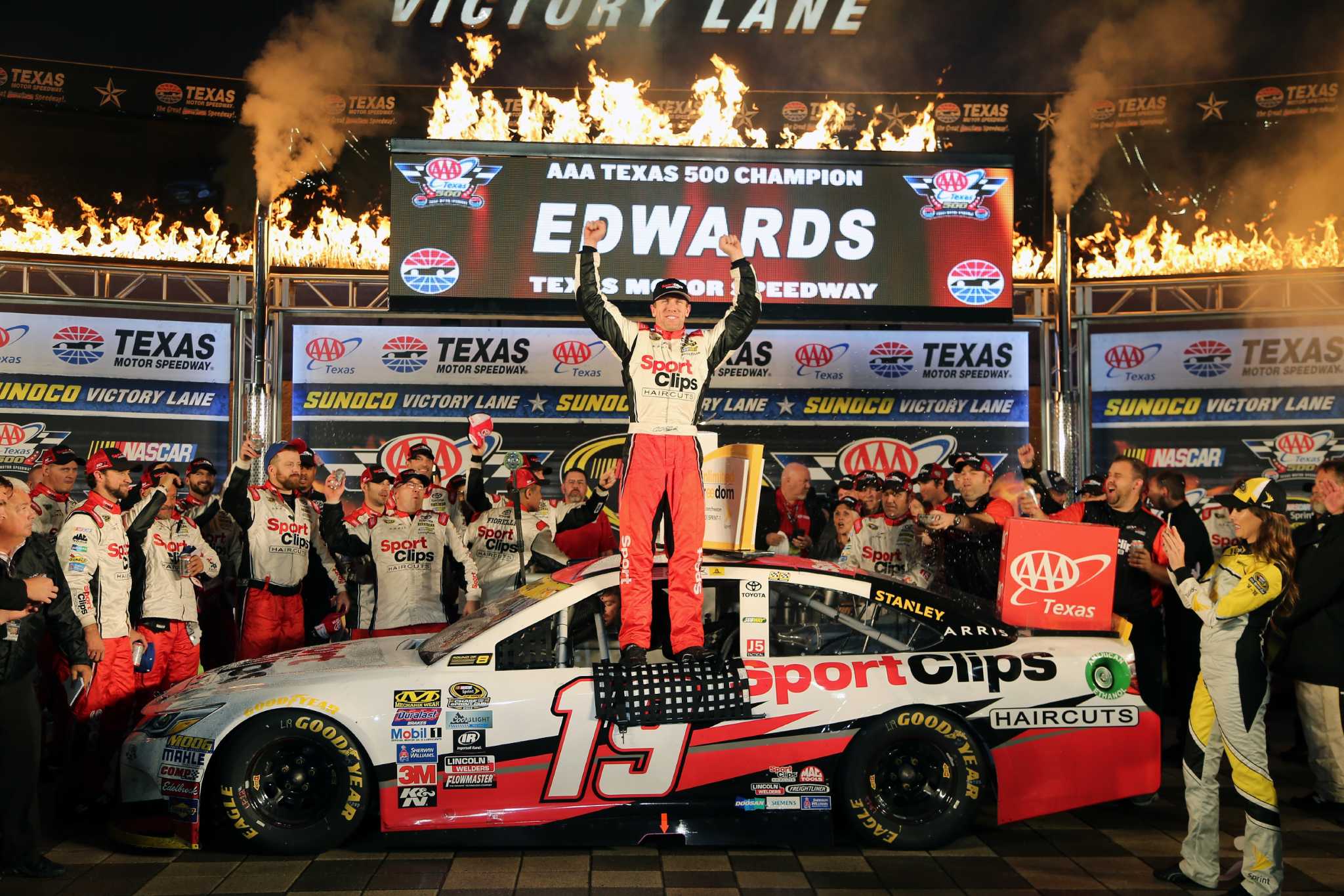 Edwards shines in rain