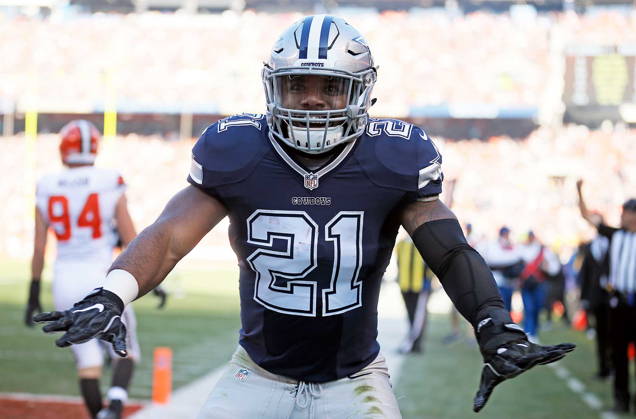 Cowboys' Ezekiel Elliott on board with Longhorns hiring Tom Herman