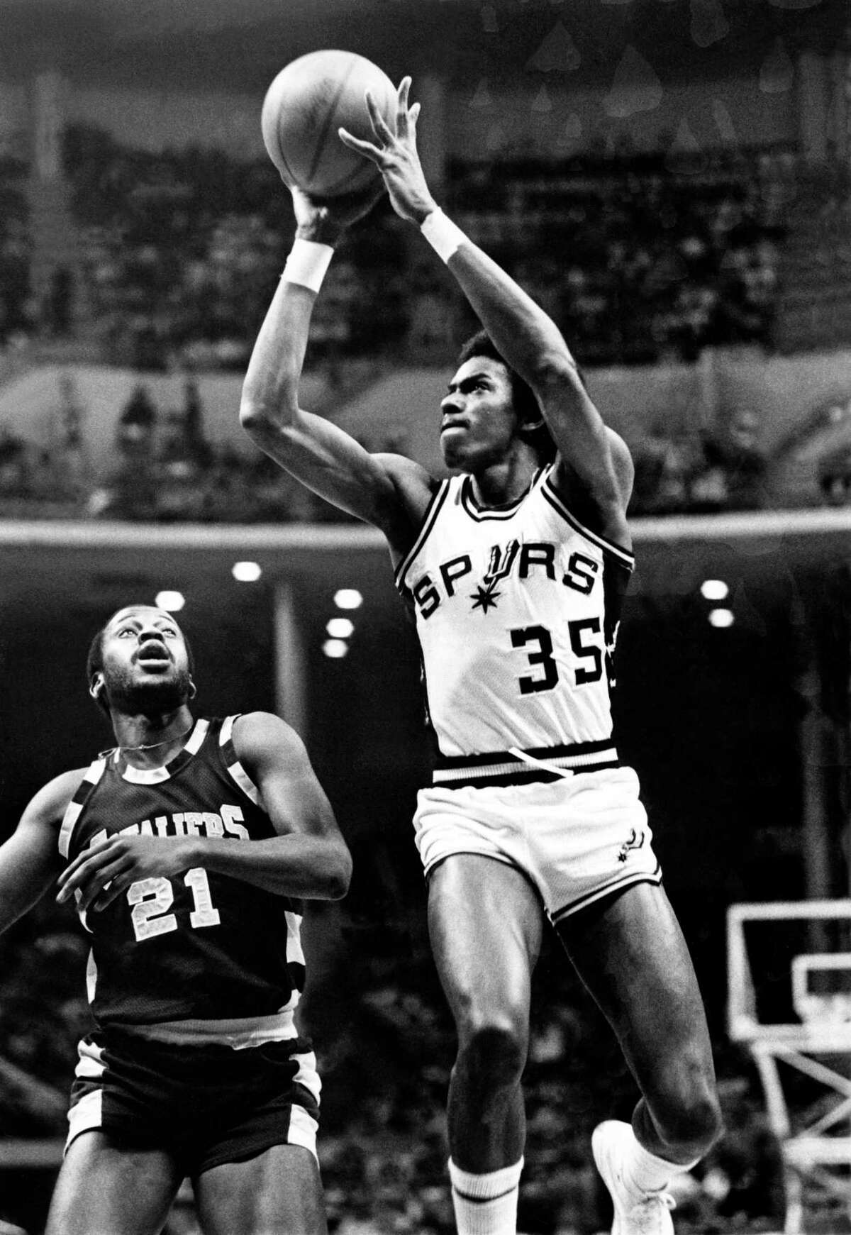 Forty years ago, Spurs scored huge upset in NBA debut