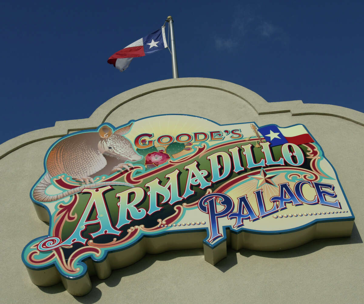 Armadillo Palace hosts oyster fest Nov. 10