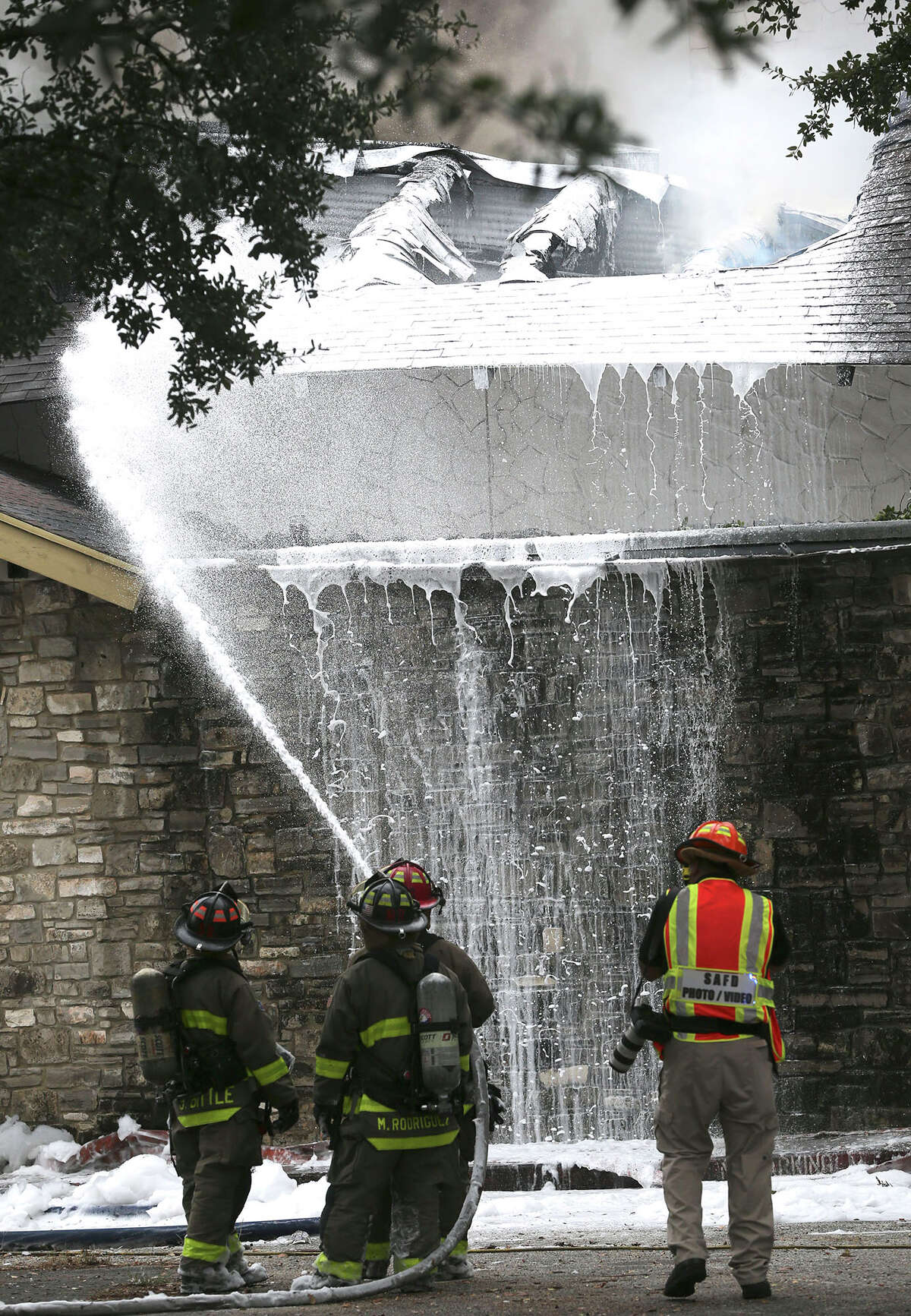 Large emergency response to 'suspicious' fire in abandoned Northwest ...