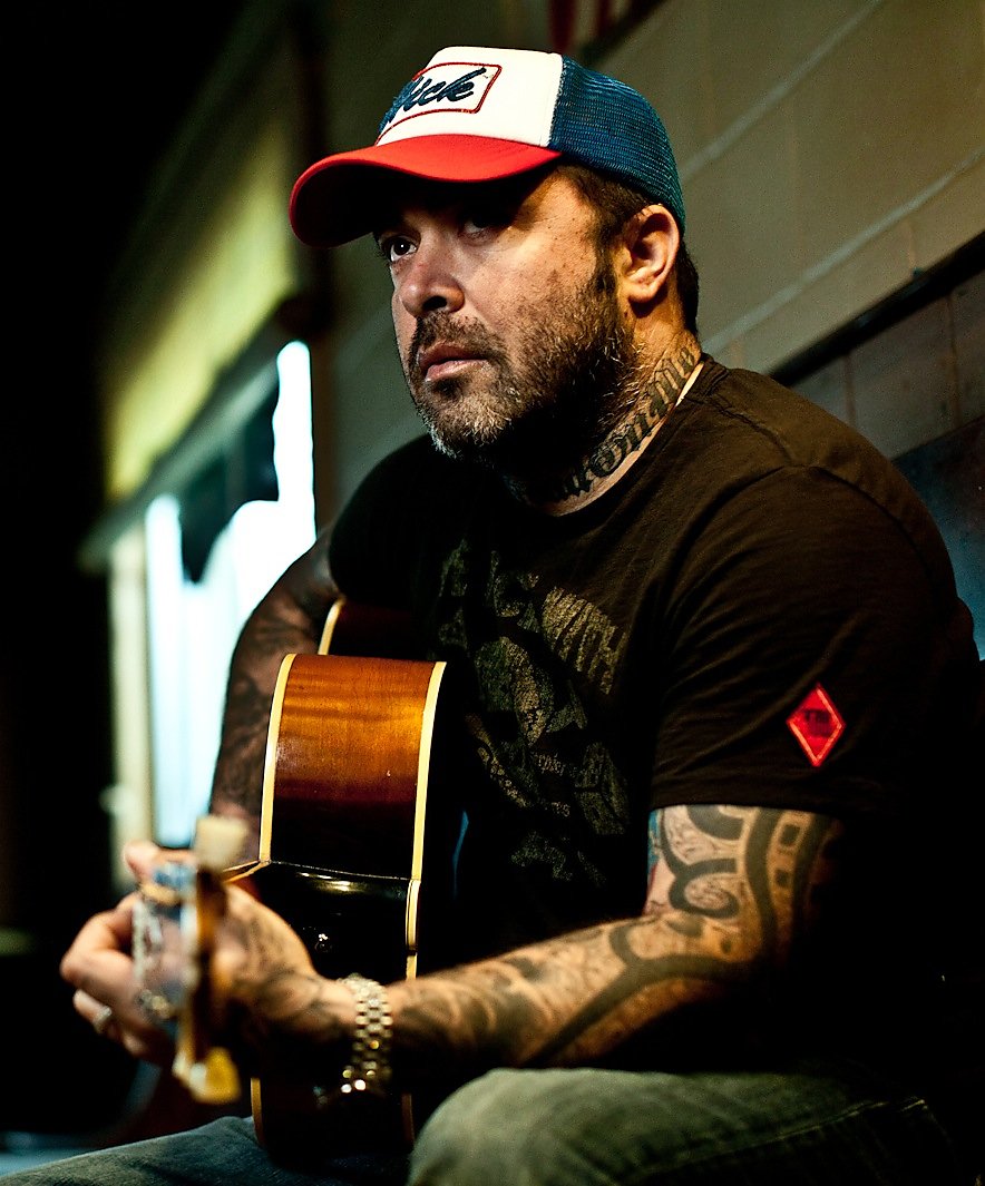 Aaron Lewis tells Rio Grande Valley fans he doesn't speak Spanish ...
