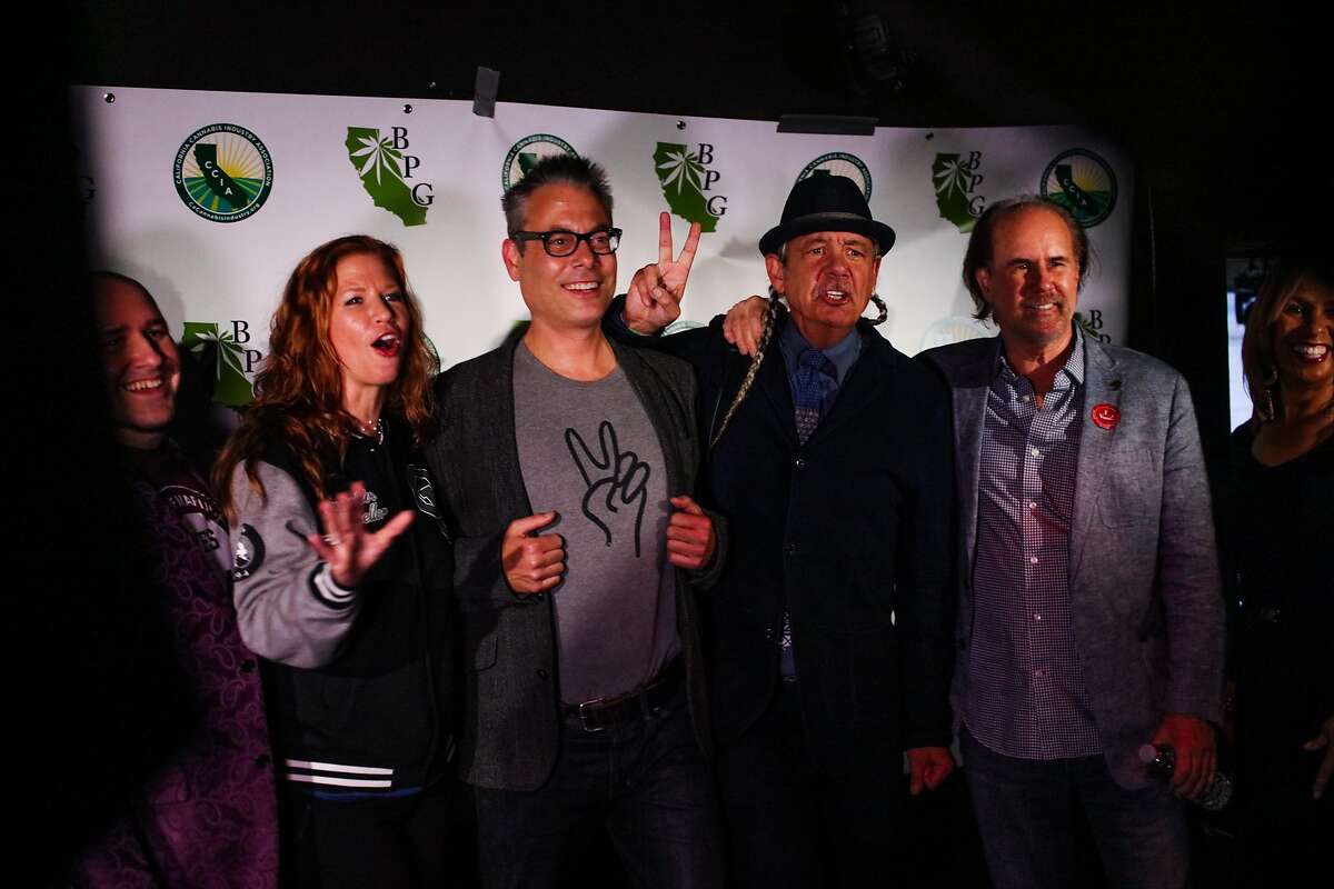 Eager to shop, would-be weed buyers have to wait