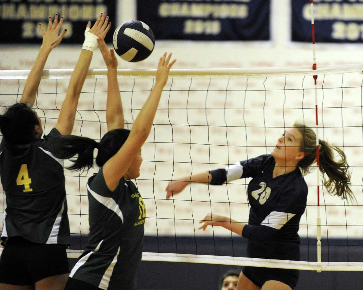 King volleyball sweeps GA to reach FAA Tourney finals