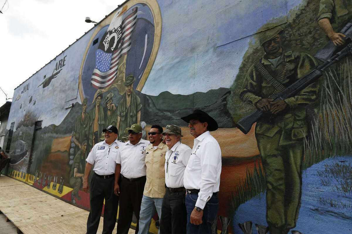 Vietnam veterans gather for group photo at West Side Mural