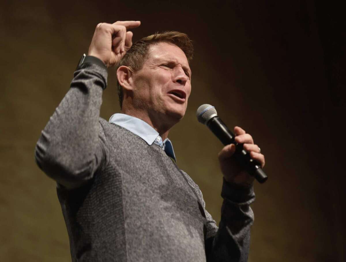 Legendary QB Steve Young visits his alma mater: Greenwich High