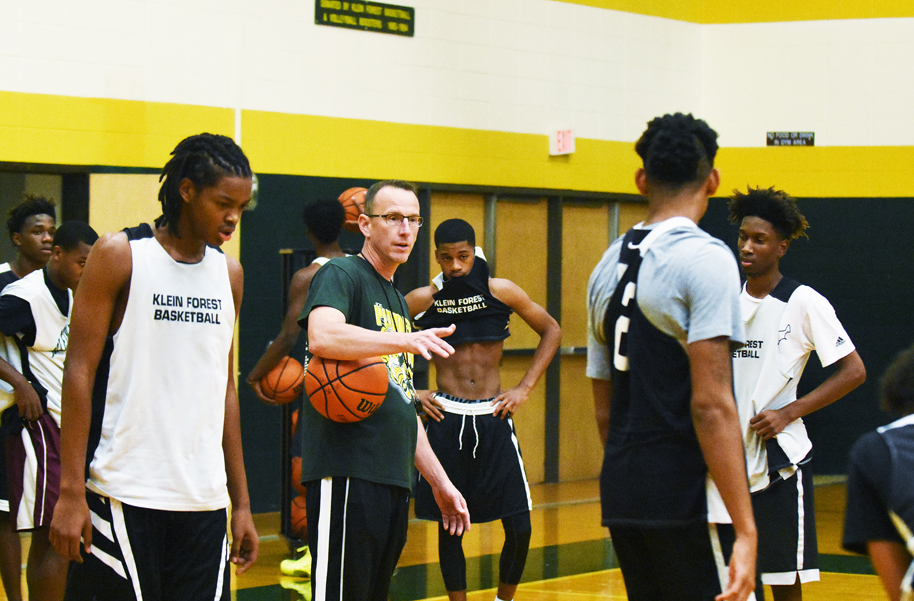 Klein Forest basketball eschewing external expectations