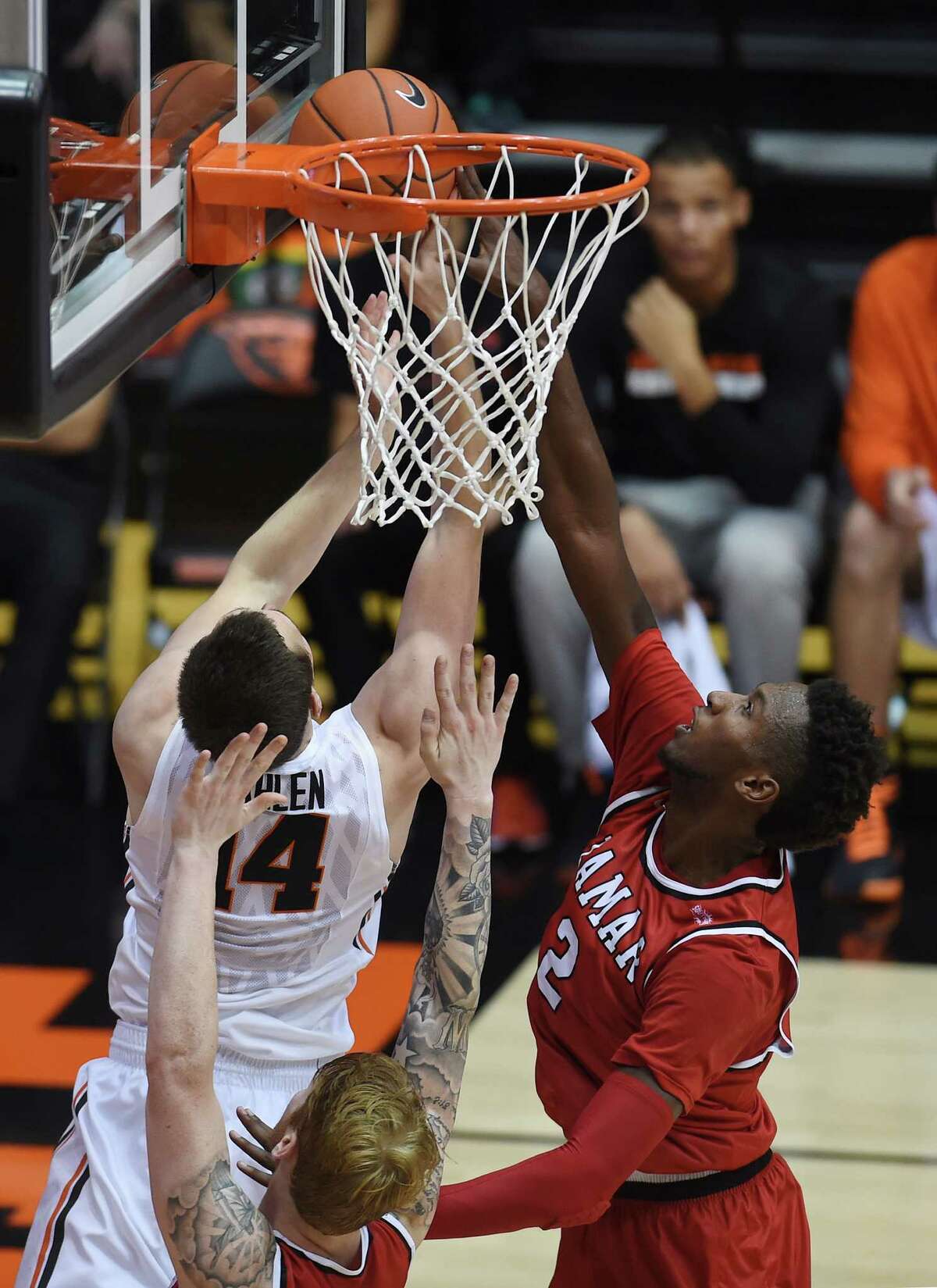 Lamar men's basketball upsets Oregon State in road opener