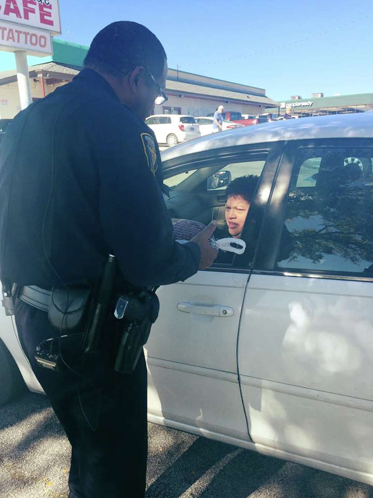 Photos: Texas police officers hand out turkeys instead of tickets ahead ...