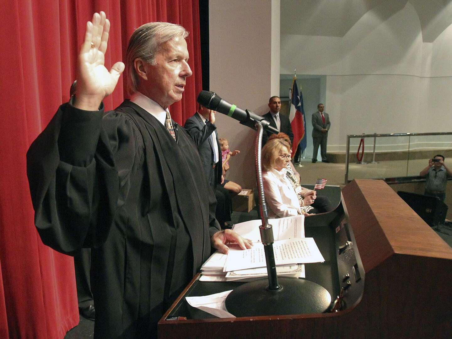 S.A. judge under fire for telling new citizens they can accept Trump or ...