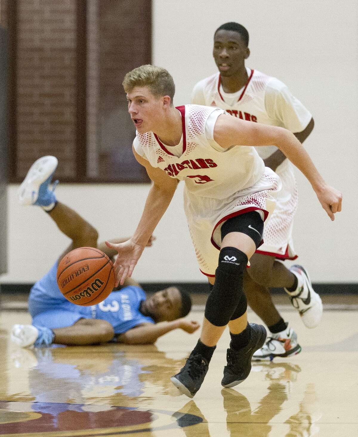 BOYS HOOPS: Off a tournament title, Porter nets another win over Aldine