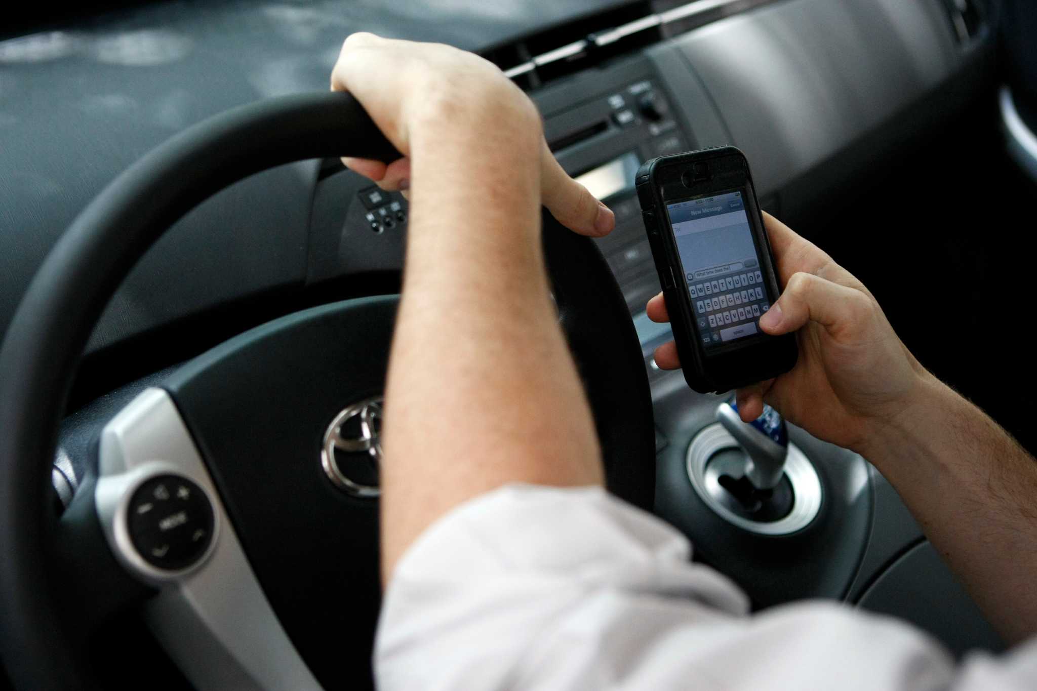 Bill to ban texting while driving clears first hurdle in Texas House