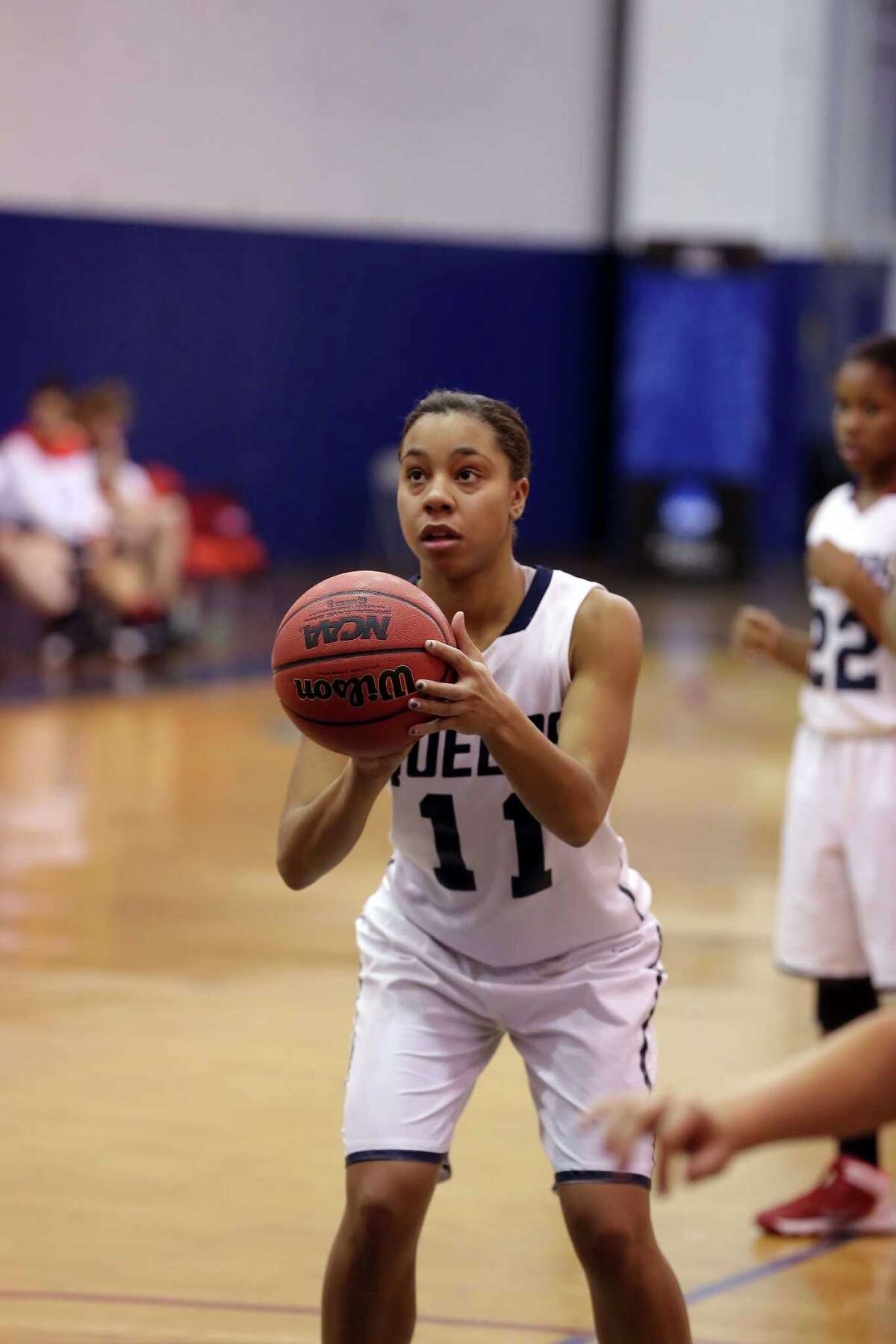Campus watch: Rowland sisters powering Queens basketball