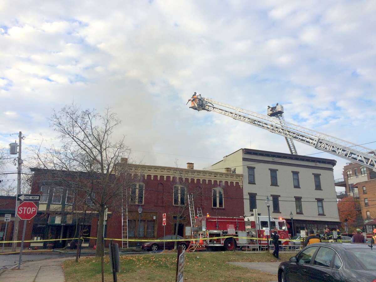 Fire in Saratoga's Mio Posto spreads to nearby buildings