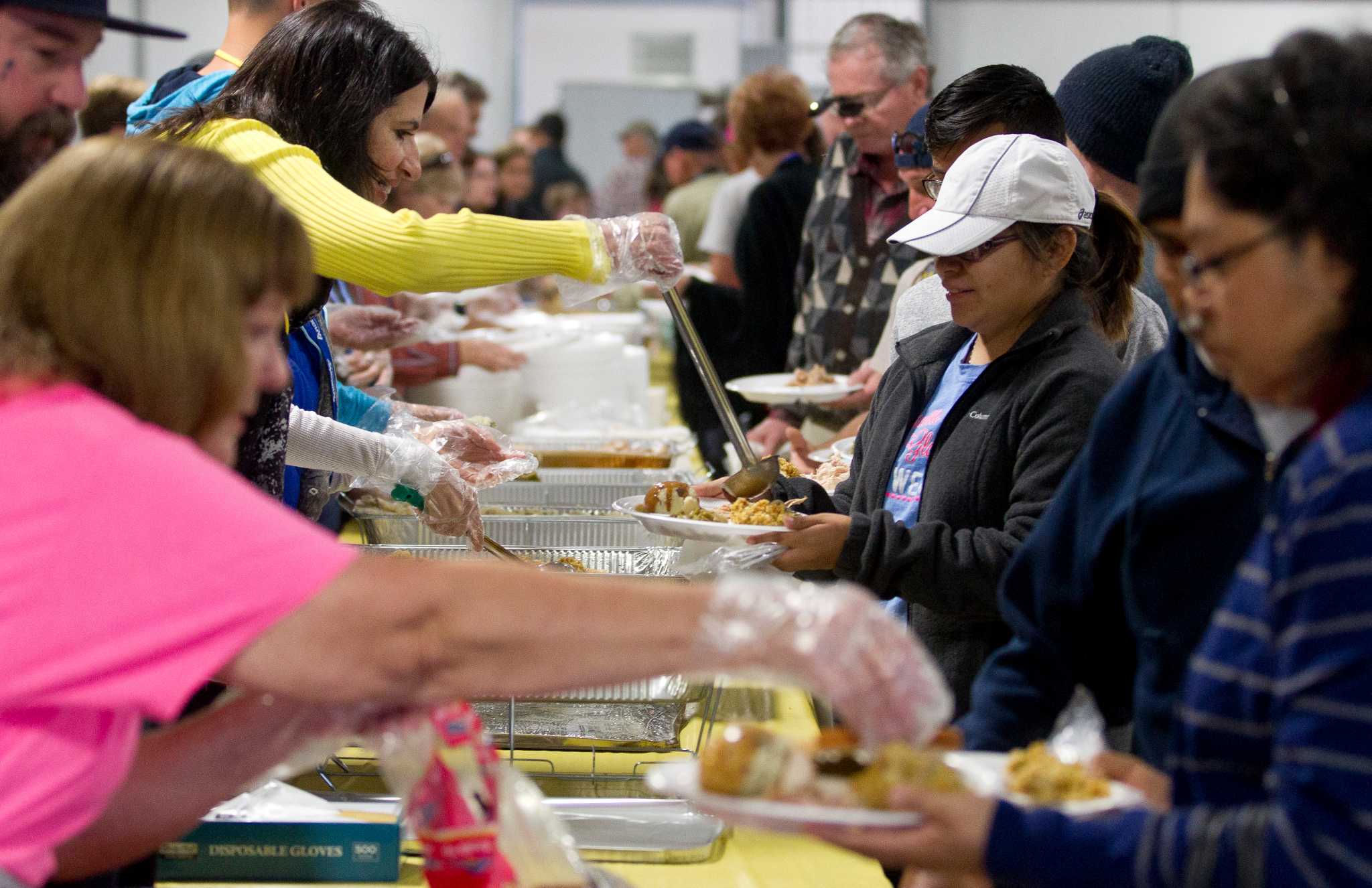 2nd Annual Community Outreach Dinner feeds 1,000-plus Thanksgiving ...