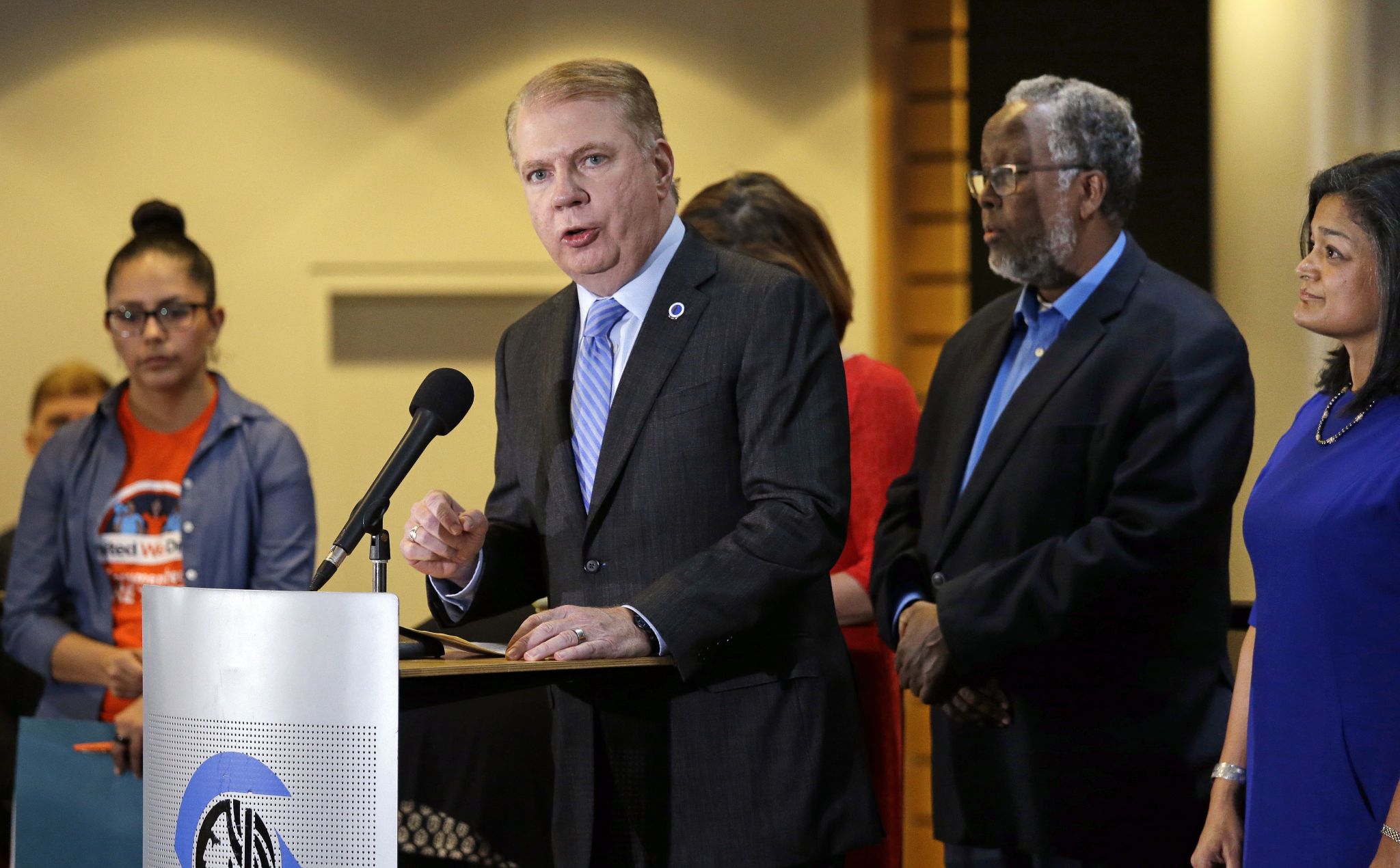 Remove shoes: Mayor Murray to give State-of-City address at Idris Mosque