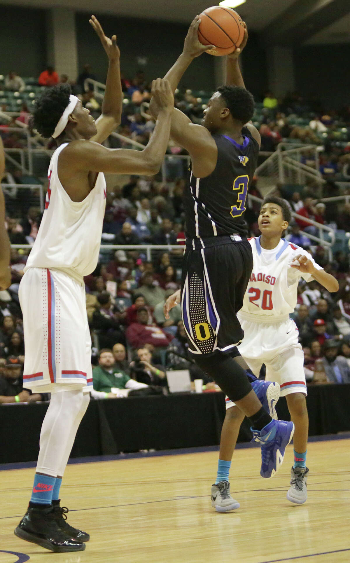 Former Ozen basketball standouts thrive at collegiate level