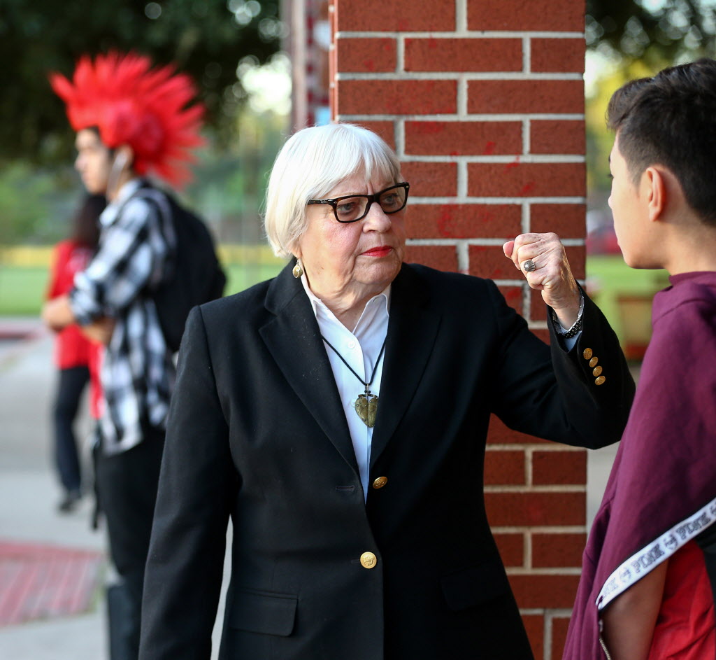 Bertie Simmons to lose principal job at Furr HS, where HISD says it ...