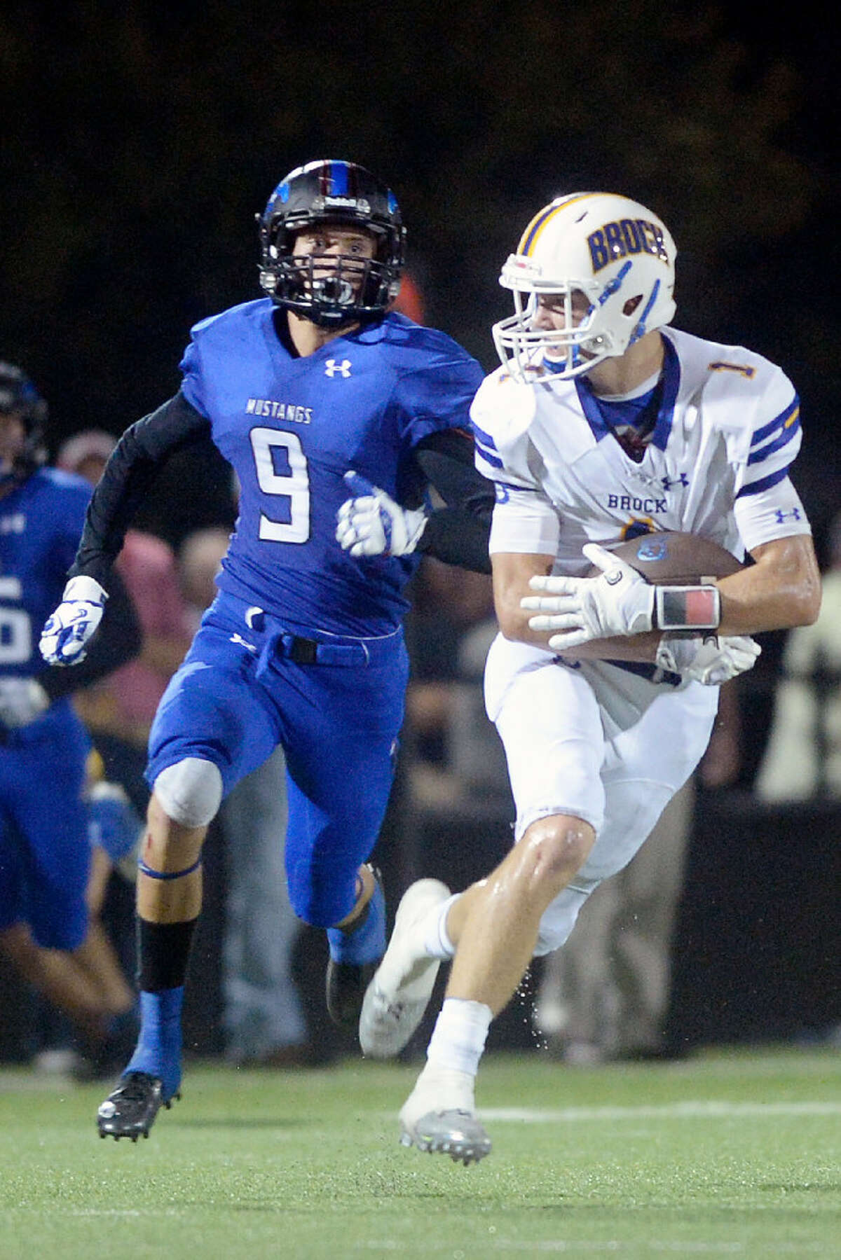 HS FOOTBALL: Troglin elevates his game for MCS in playoffs