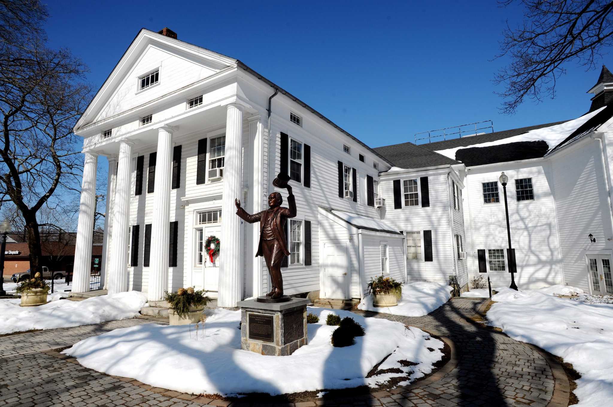 Bethel library to host ukulele performance