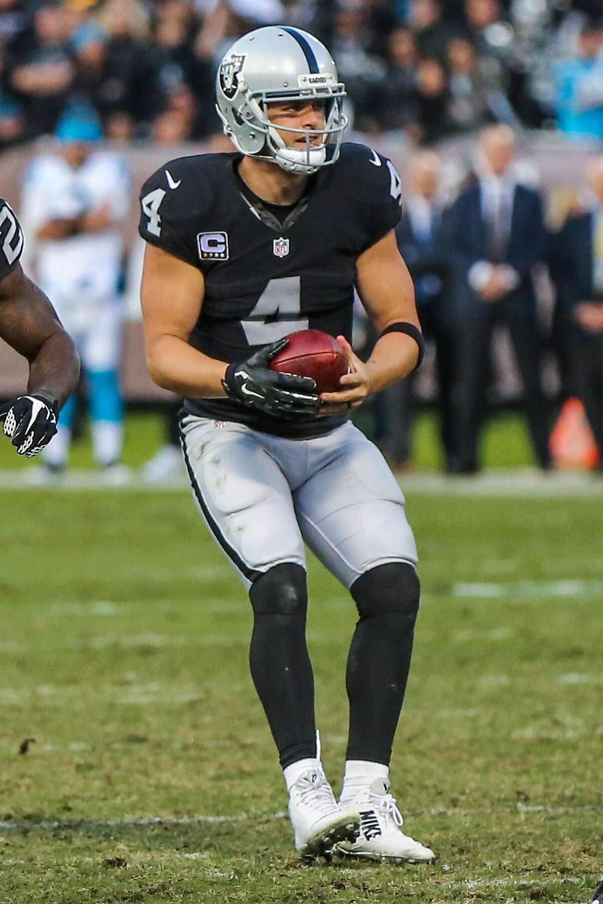 Raiders QB Derek Carr rallies Oakland to 5th straight win