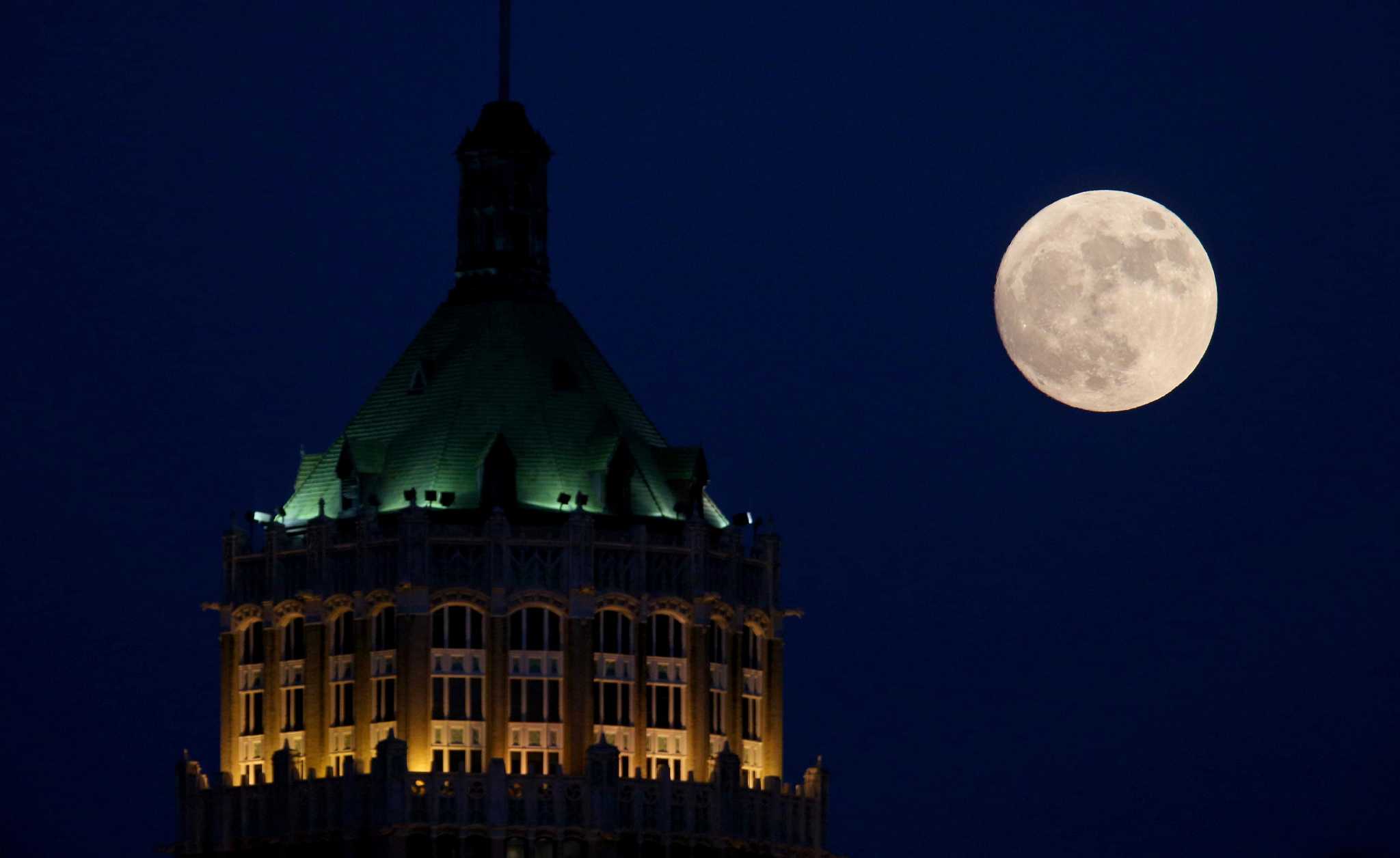 San Antonio's best chance to see August's Blue Moon