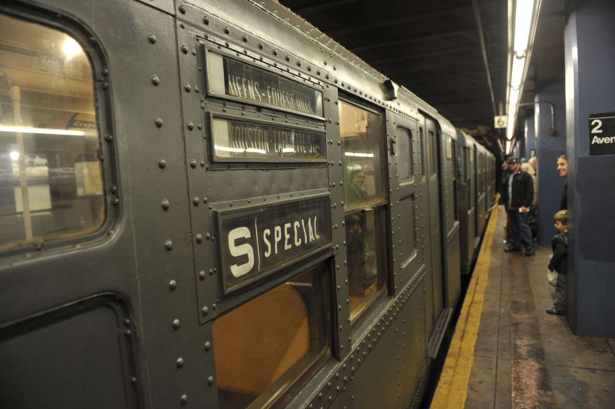 MTA bringing vintage NYC cars back for holiday season