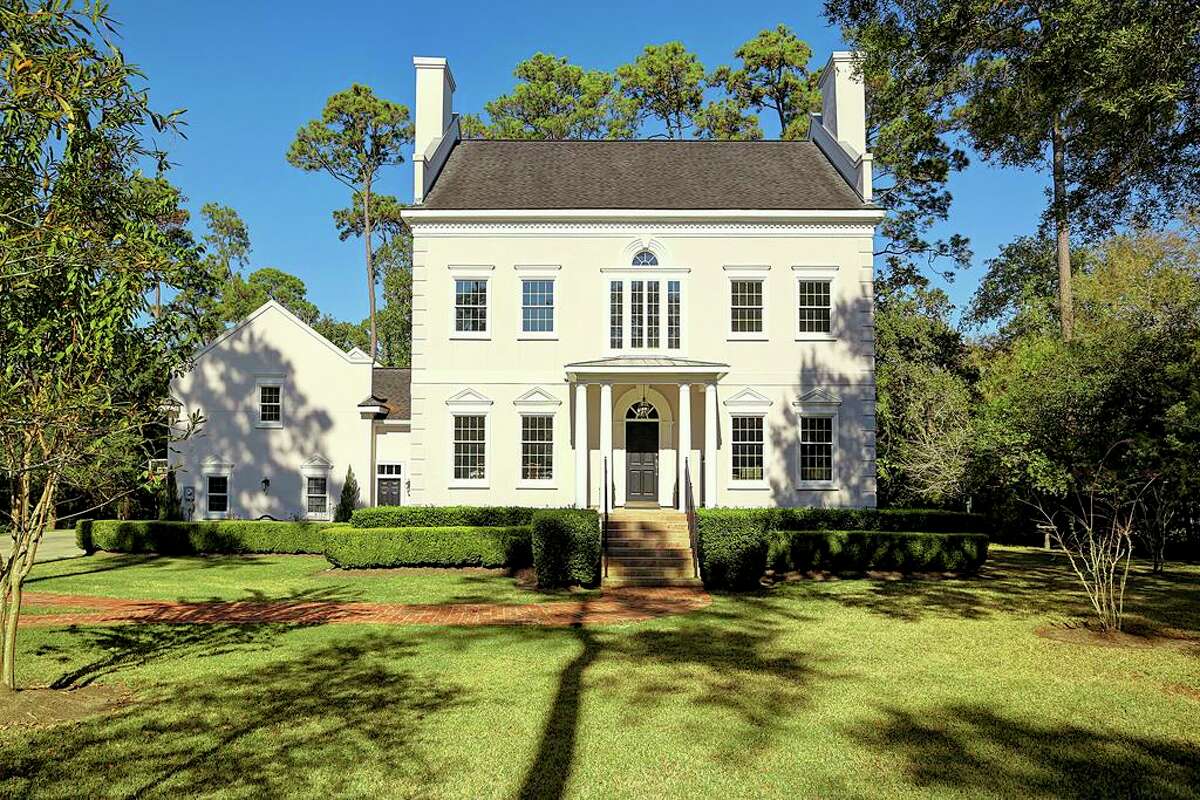 Immaculate Friendswood home brings classic style to the heart of the ...