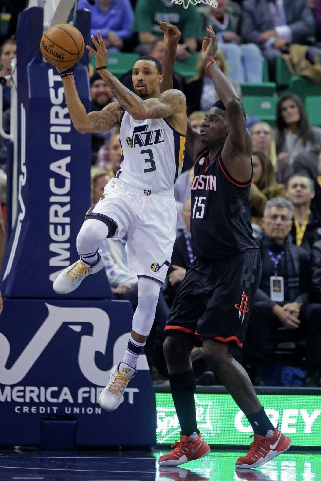 Rockets' defense fails to contain hot-shooting Jazz