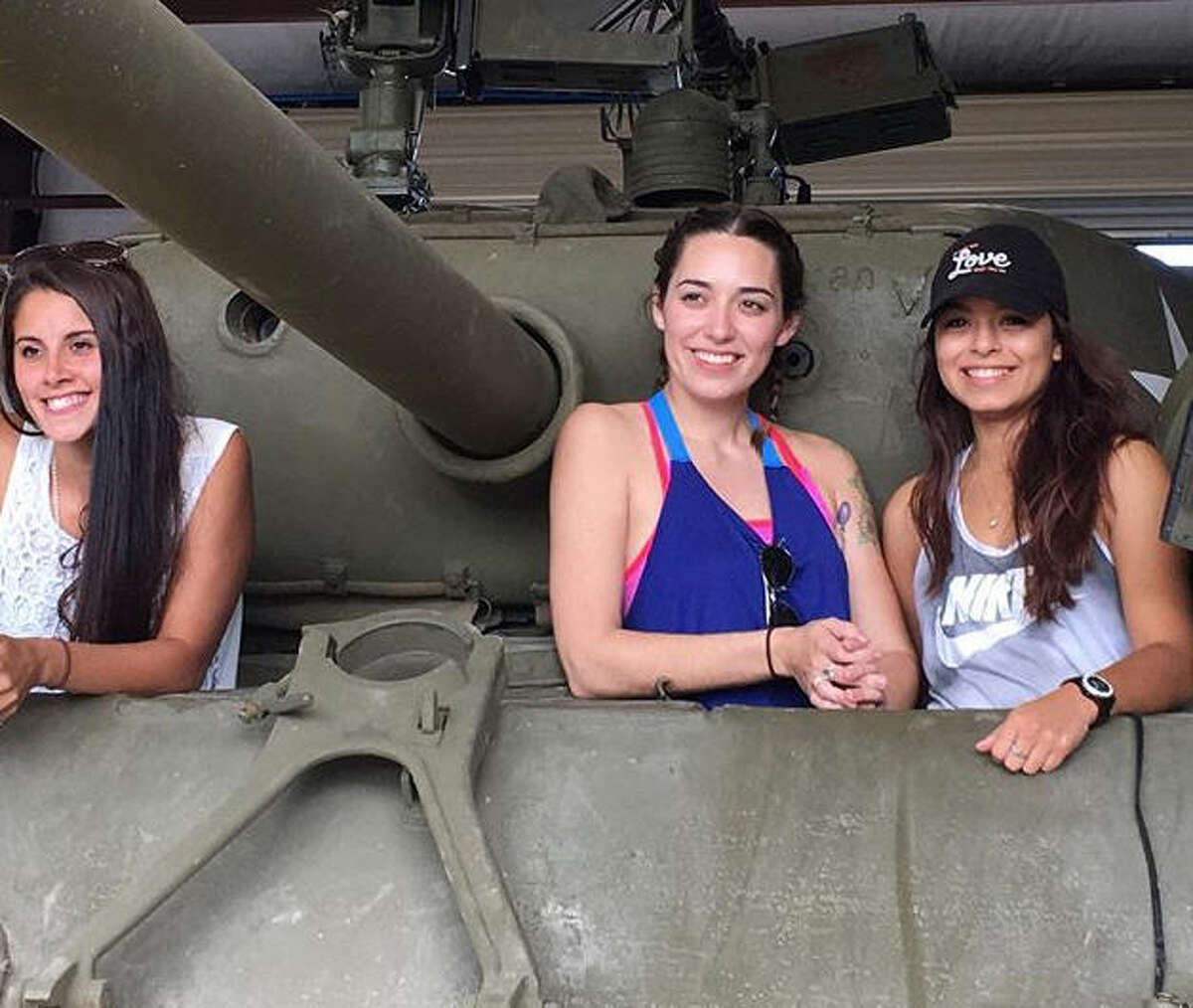 DriveTanks in Uvalde lets military buffs step inside real tanks, use ...