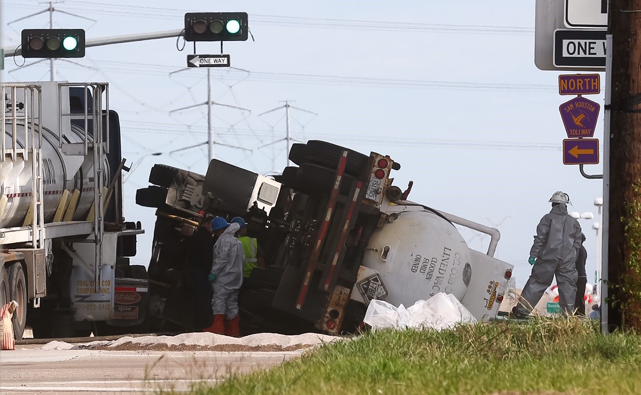 Tanker truck rolls over on Highway 225, spills hydrochloric acid