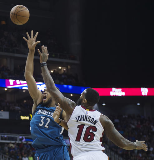 Irving, Towns, Parker sharp in NBA preseason debuts