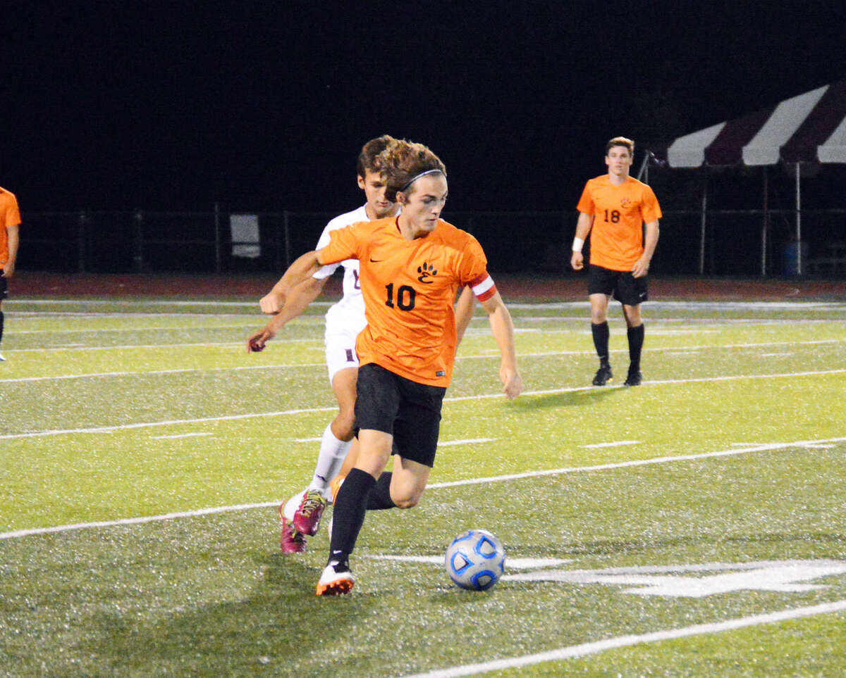 BOYS' SOCCER: Edwardsville ekes past Belleville West