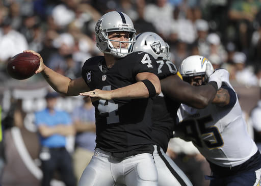 Raiders confident in Carr's ability at line of scrimmage