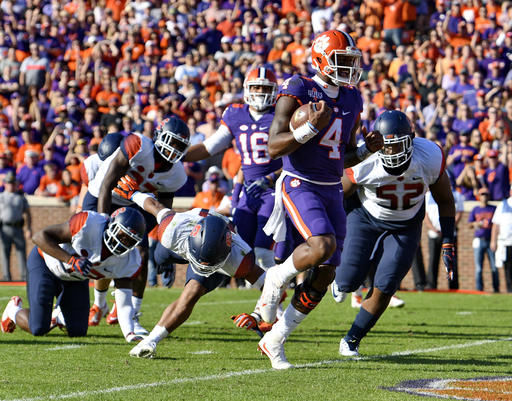 Watson leads No. 3 Clemson to blowout before his injury