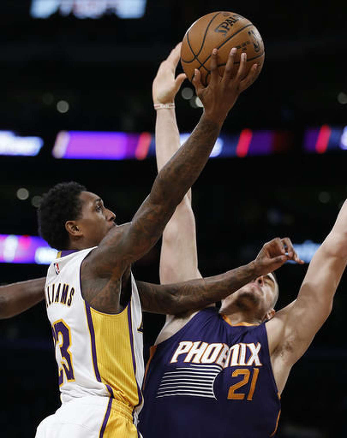 Lakers hold off Suns 119-108 to move above .500